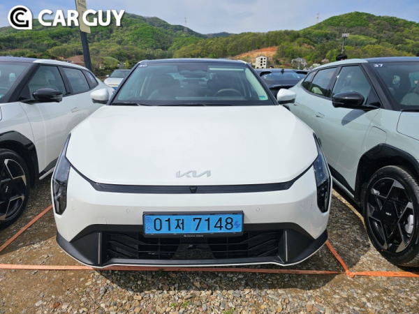 [시승기] 기아 EV4 세단, 효율성 최강...EV3보다 좋은 점은